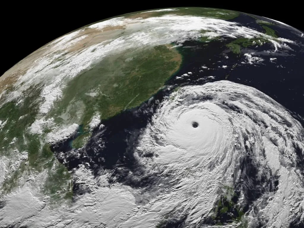 強颱風樺加沙暴風半徑上看350公里 強度與2018年山竹相當 - 客新聞 HakkaNews