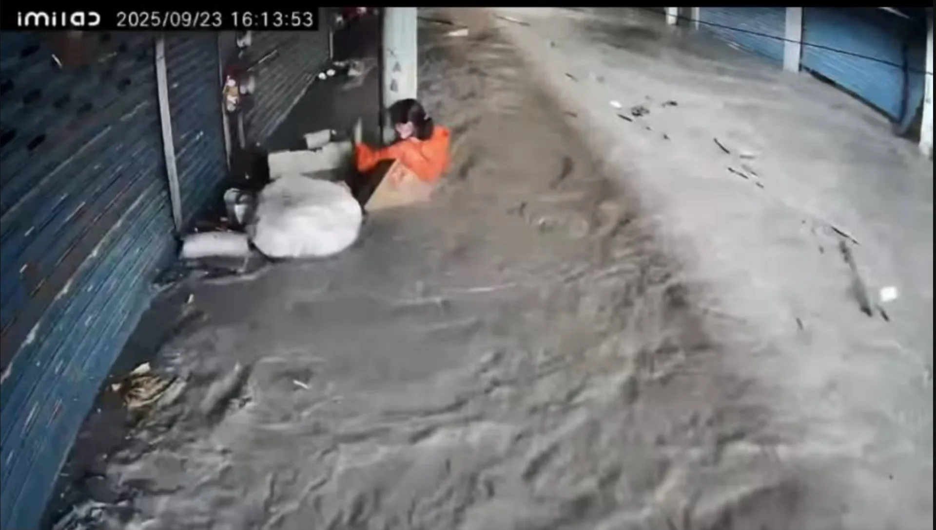 花蓮堰塞湖溢流 沖斷馬太鞍溪橋、灌進光復鄉（影） - 客新聞 HakkaNews