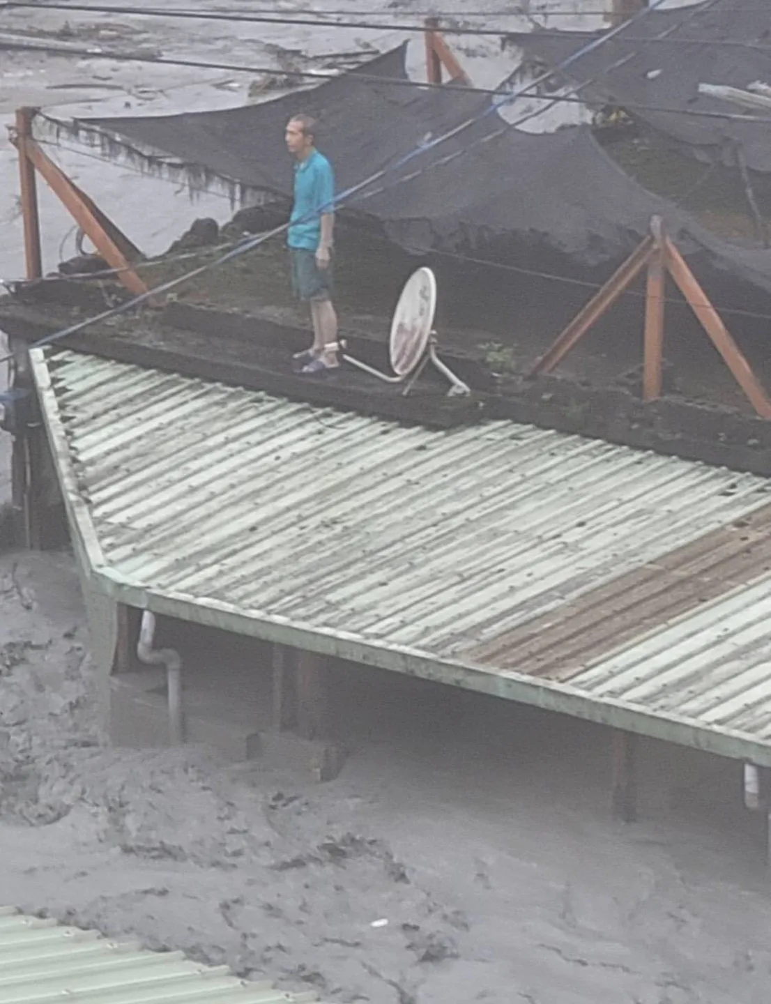 花蓮堰塞湖溢流 沖斷馬太鞍溪橋、灌進光復鄉（影） - 客新聞 HakkaNews