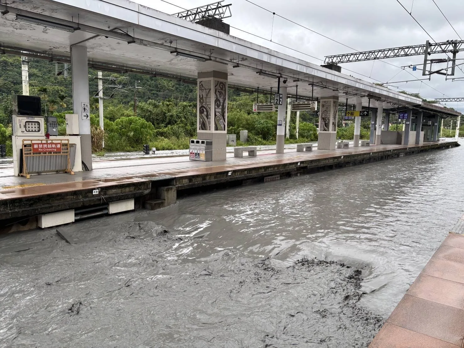 台鐵光復隧道安然無恙 今早8時恢復通車 - 客新聞 HakkaNews