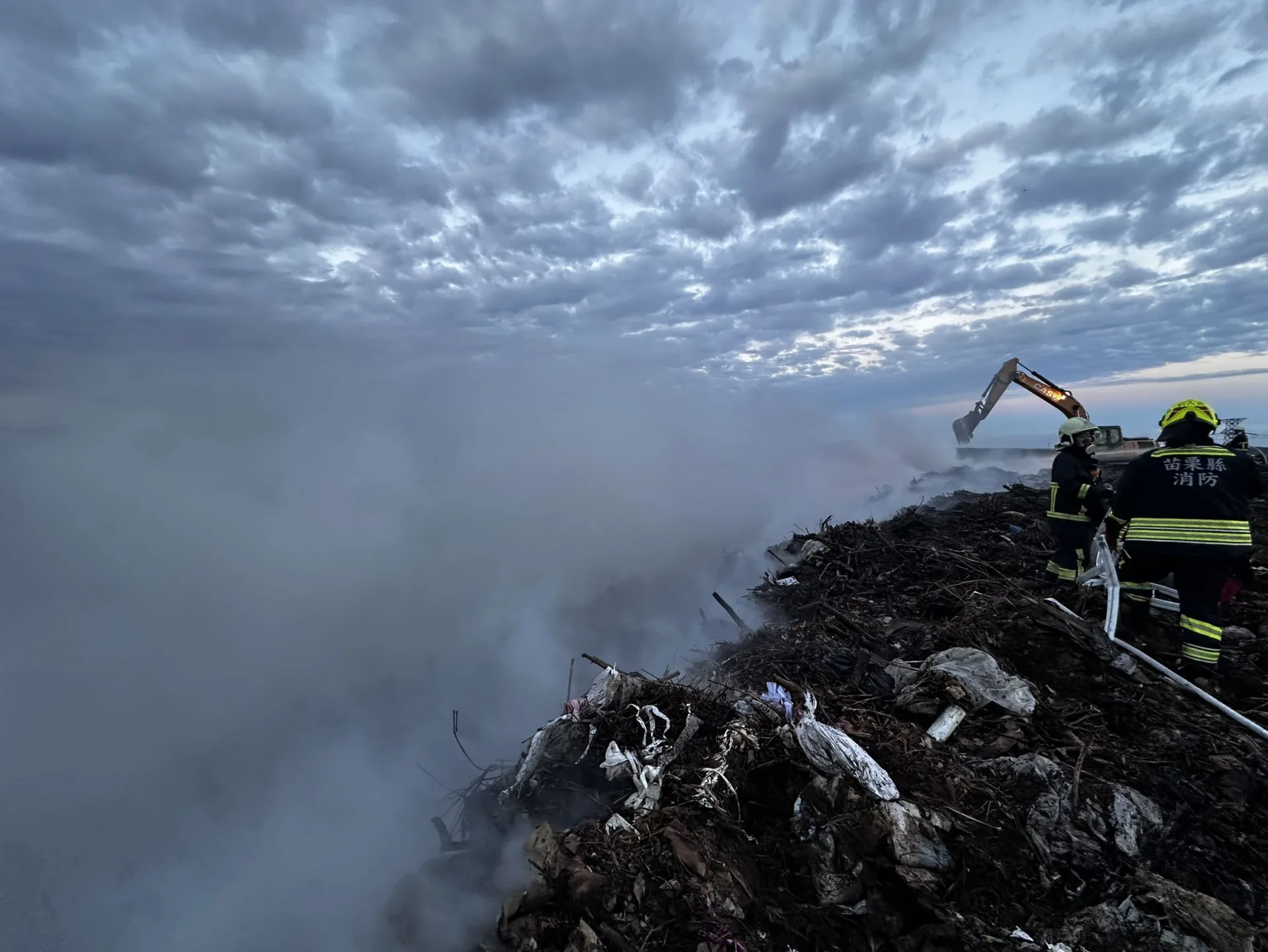 苗栗西山垃圾場又火警 市公所盼保障民眾健康與空品（影） - 客新聞 HakkaNews