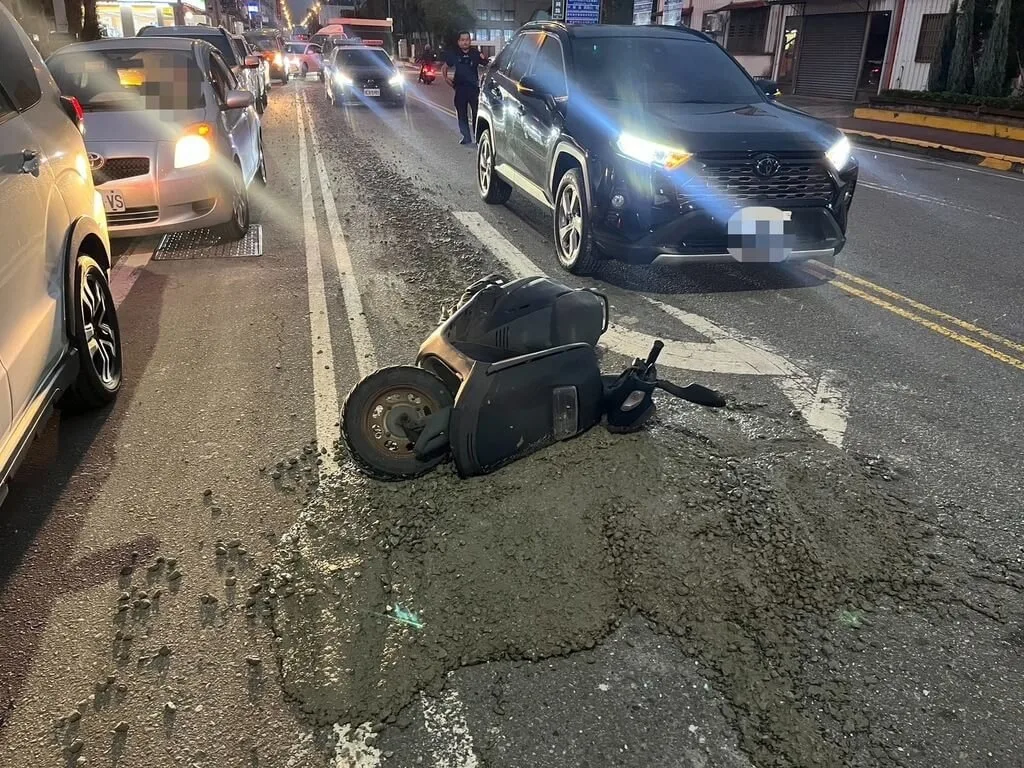 苗栗銅鑼混凝土掉落釀摔車 最高可處1萬8千元 - 客新聞 HakkaNews