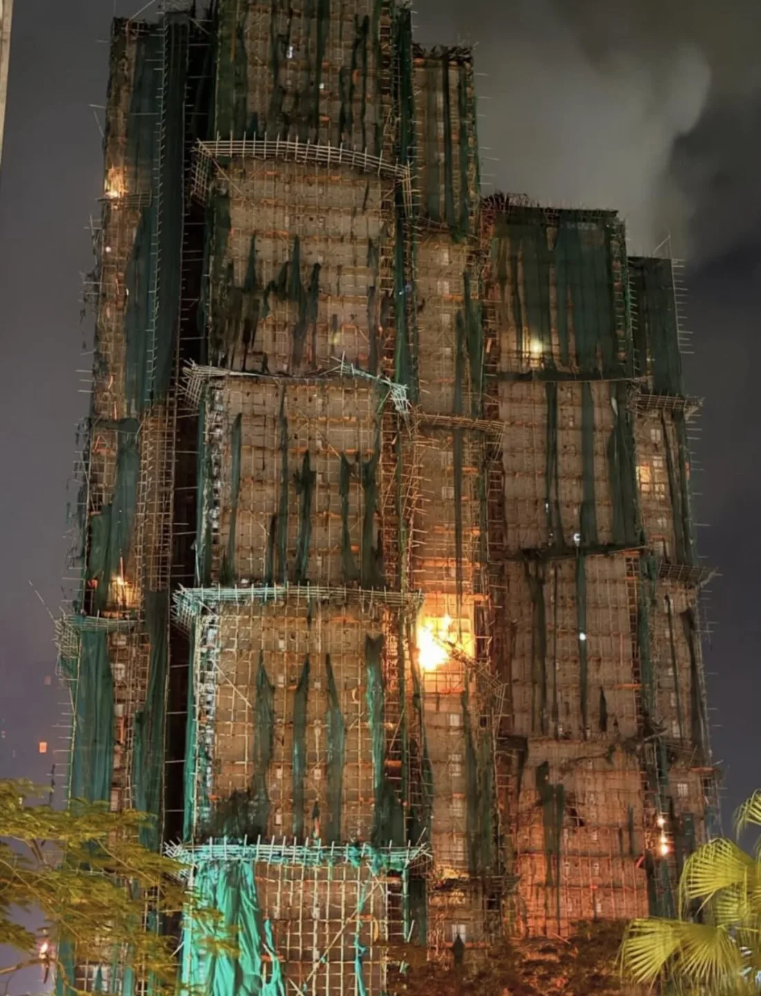 香港宏福苑大火已釀44死 港府保安局指火勢不尋常 - 客新聞 HakkaNews